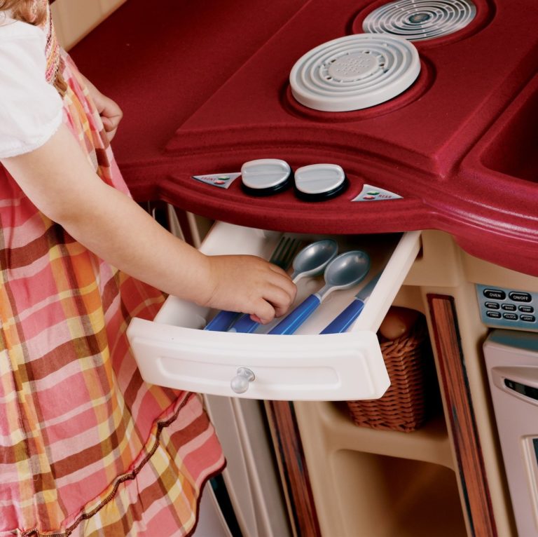 Step2 Upscale Party Time Kitchen Review - Kids Toys News Step2 Upscale Party Time Kitchen Review - Kids Toys News